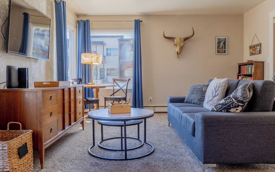 Deer Haven Bungalow- Walk To Historic Downtown Cody, Charming Home! - Cody, WY