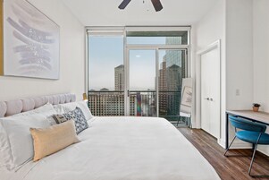 Apartamento Familiar, 2 quartos, não fumadores (Self Check-in with Virtual Front Desk) | Roupa de alta qualidade, edredões de penas 