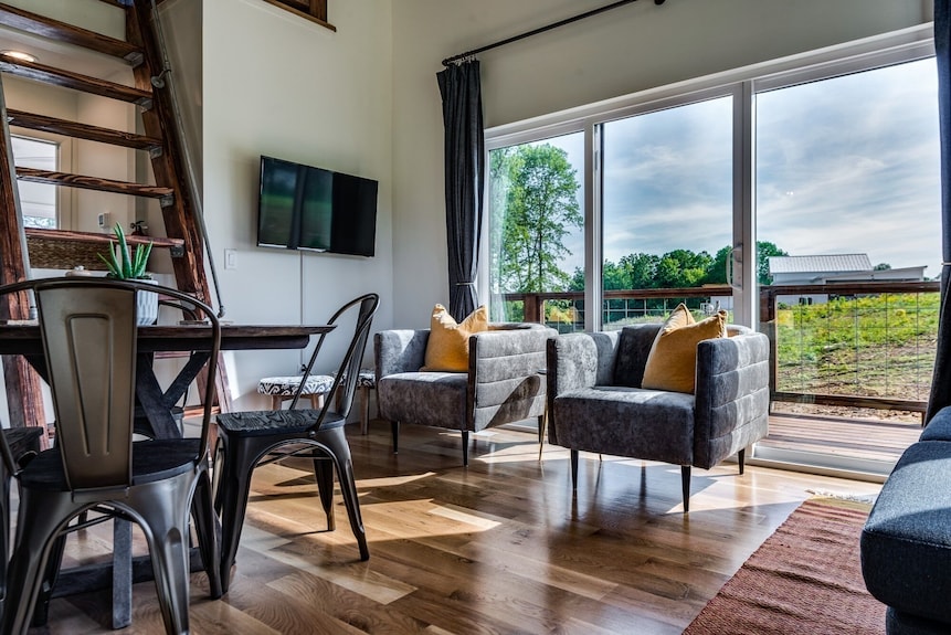 New Modern Luxury Mountain Cottage - 몬트레이