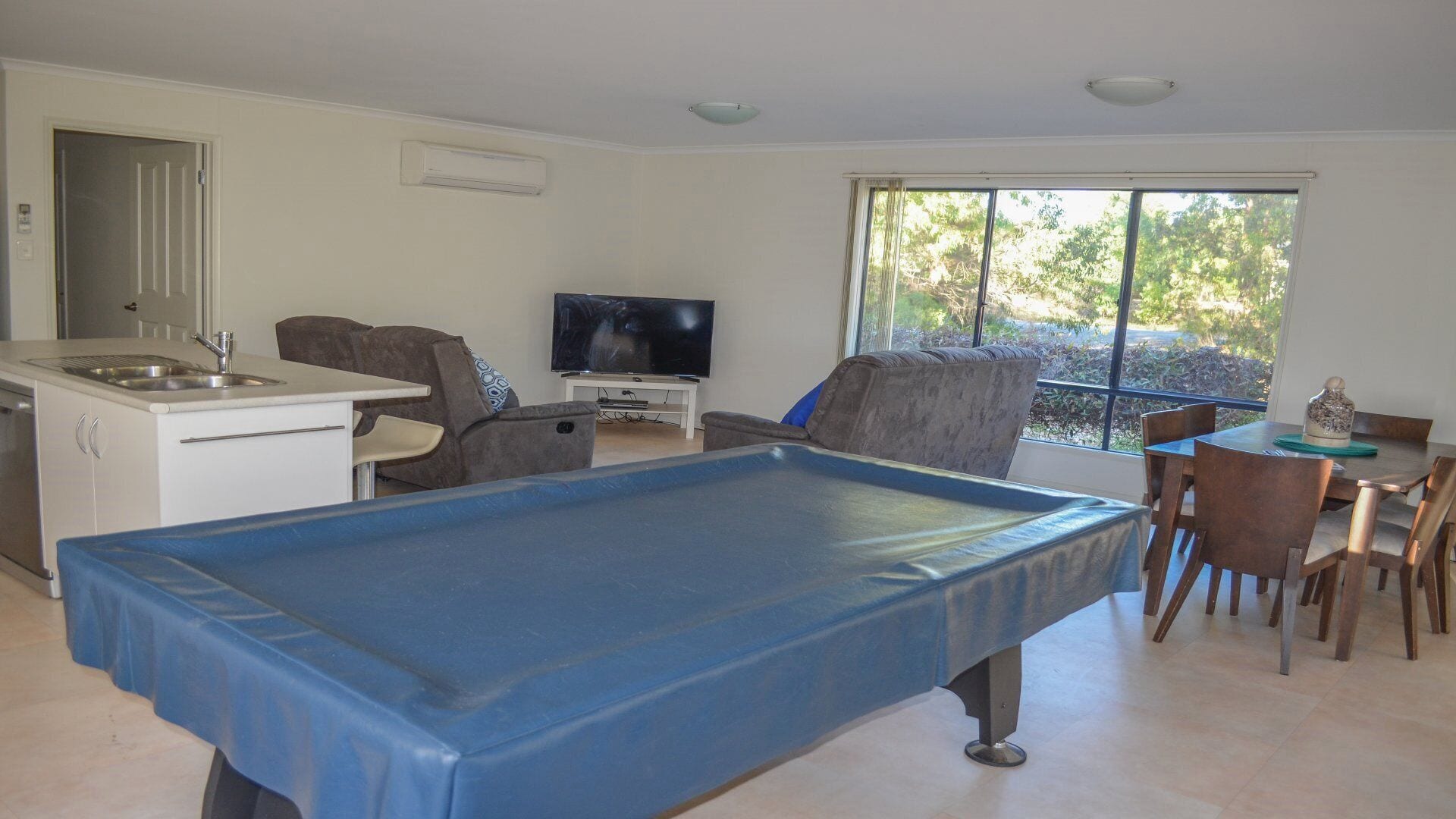 Lord's Retreat Is A Modern Holiday Home Surrounded By Peaceful Bushlands - Coffin Bay