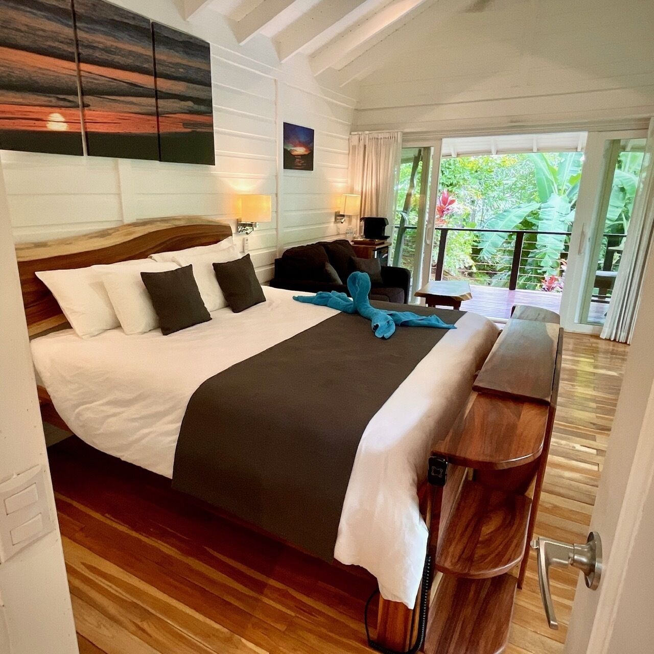 Bangalô grand, terraço, vista para a colina | 1 quarto, roupas de cama premium, edredons de pluma