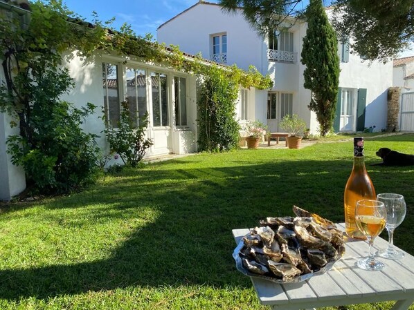 Ile de ré - loix - typical Ré house with great backyard, - Loix | Abritel