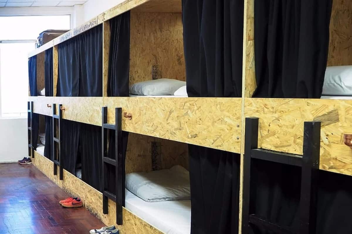 Shared Dormitory, Mixed Dorm, 10 Beds | Roupa de alta qualidade, secretária