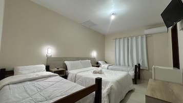 Apartamento Quadruplo Standard | Cofres nos quartos, cortinas blackout, quartos à prova de som