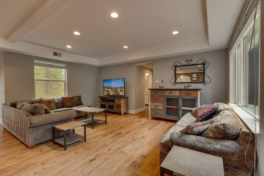 Shuffleboard Table, Spa, Pool Table, Foosball, 5 Mins To Heavenly, Lake, Casinos: Black Bart Estate - South Lake Tahoe, CA