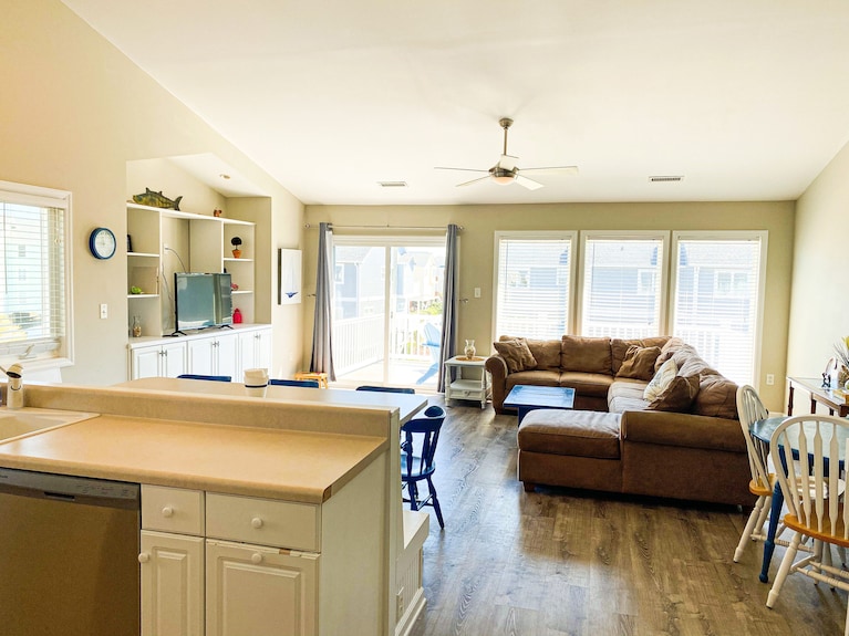 トップセール島のビーチライフ - サーフ・シティ, NC