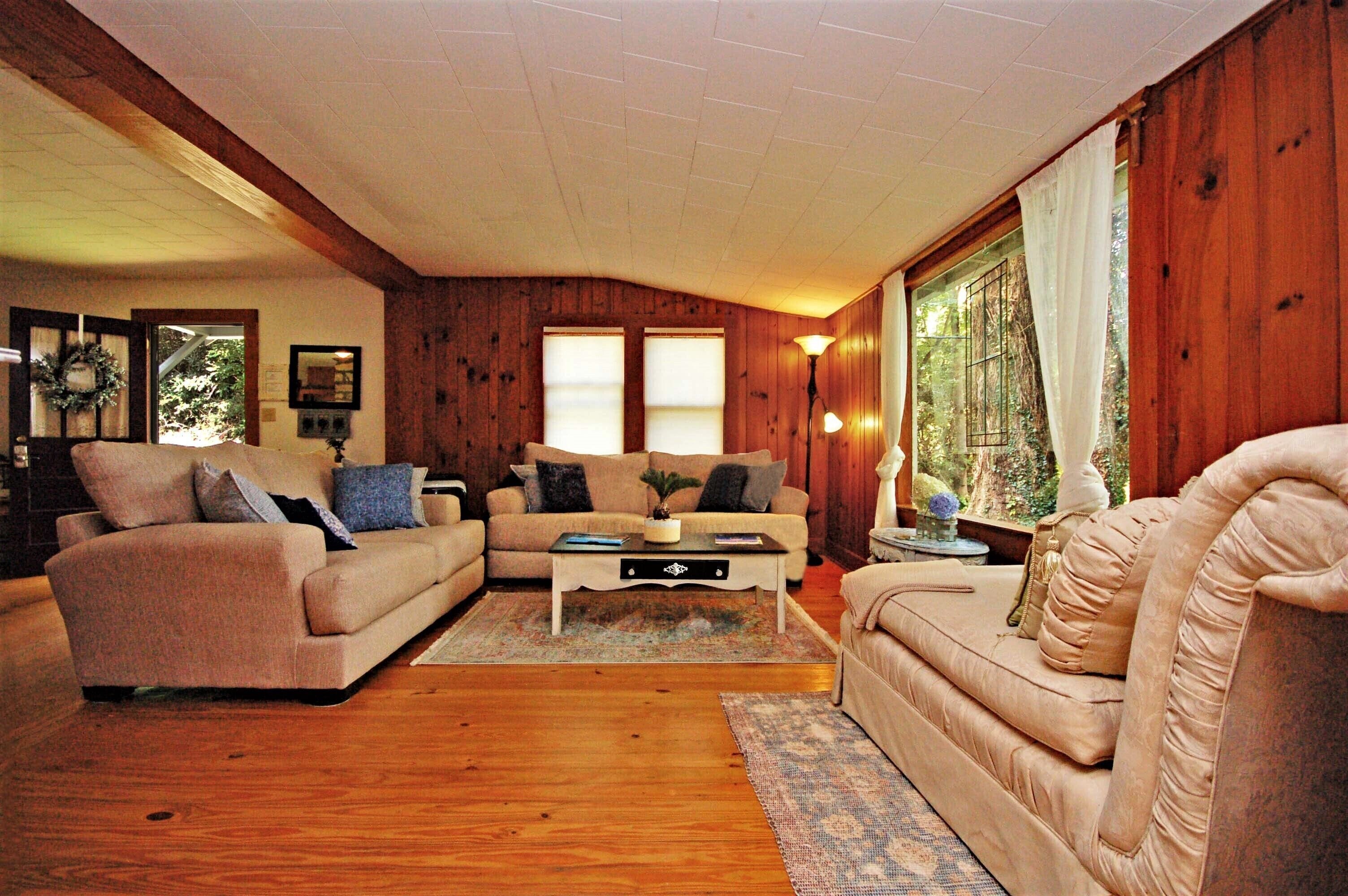 Romantic Cottage In A Treehouse Setting. Creek/decks. Wood-burning Stove - Sylva, NC