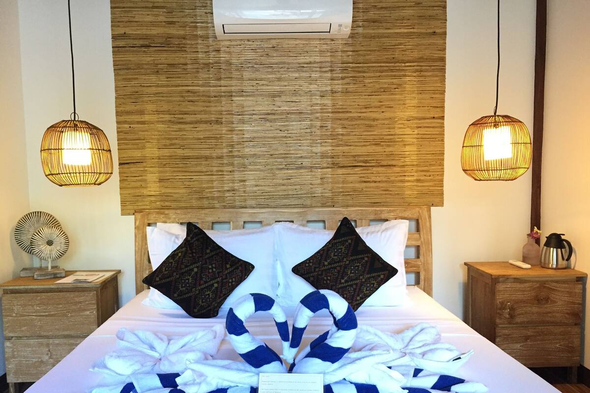 Quarto Deluxe | Cortinas/cortinados opacos, com decoração personalizada 