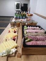 Café da manhã com buffet todos os dias (PLN 45 por pessoa) 