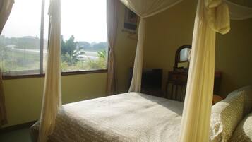 Quarto Duplo Standard, varanda | Secretária, cortinas/cortinados opacos, Wi-fi grátis