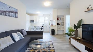 Apartamento Deluxe | Sala de estar | TV de ecrã plano, Netflix