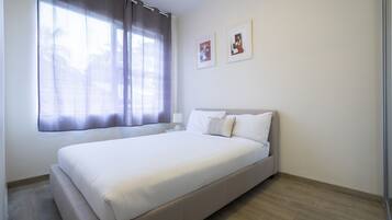 Apartamento Deluxe | 2 quartos, cortinas/cortinados opacos, ferro/tábua de engomar