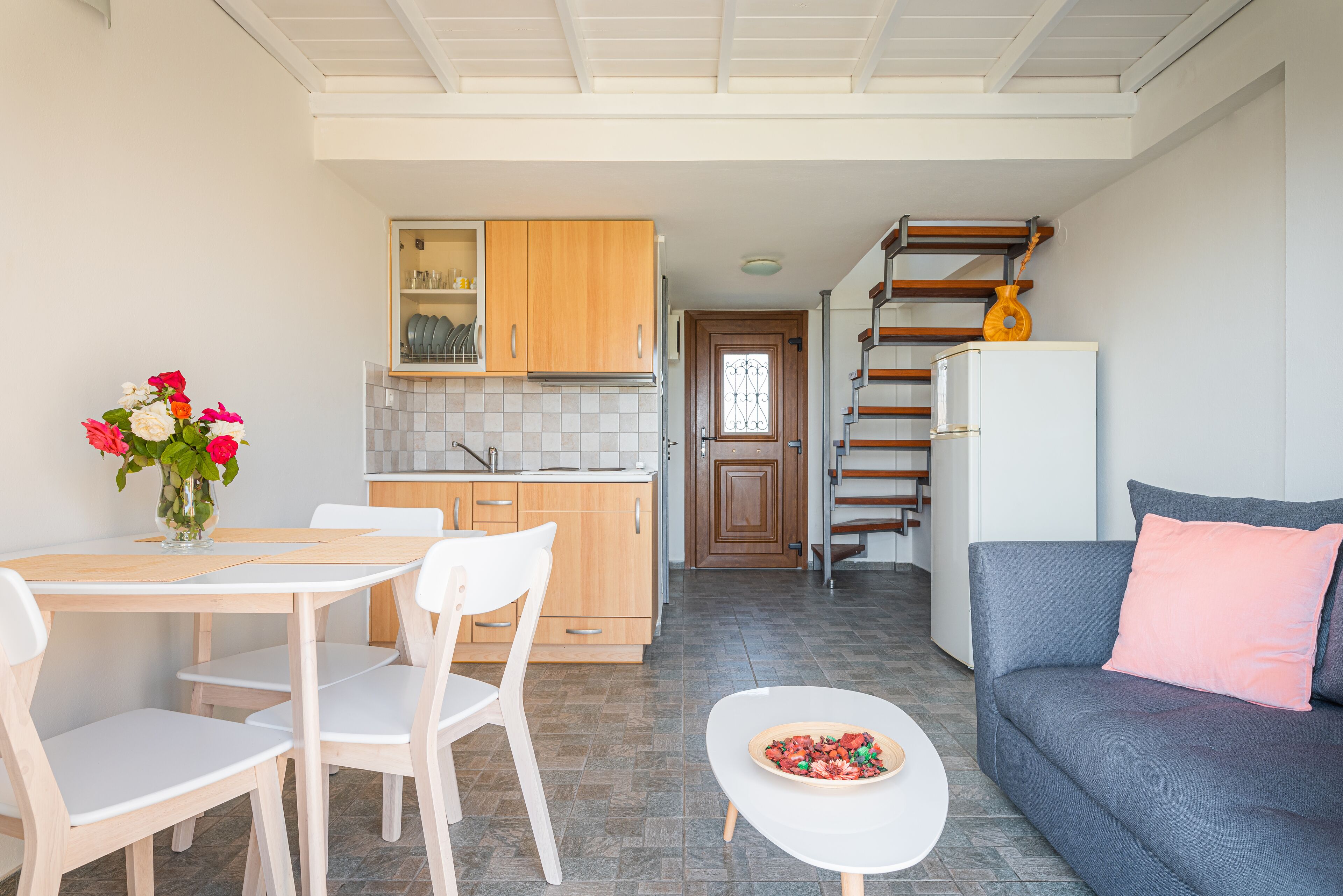 Quarto triplo, vista para o mar (Afros) | Cozinha privada | Cafeteira/chaleira, geladeira grande, fogão, cooktop
