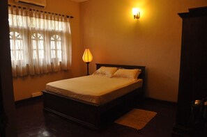 Villa Básica, várias camas | 9 quartos, cortinas/cortinados opacos, roupa de cama fornecida 