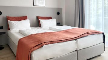 DORMERO Room | Roupa hipoalergénica, minibar, secretária, cortinas/cortinados opacos