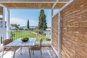 Apartamento premium, 1 quarto | Cozinha privada | Geladeira, micro-ondas, cooktop, lava-louças