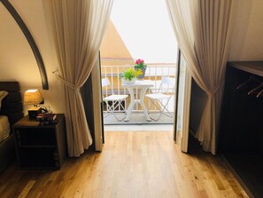 Minibar, com decoração personalizada, com mobília individualizada