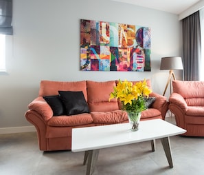 Apartamento luxo (SUN I) | Cortinas blackout, ferros/tábuas de passar roupa, roupa de cama