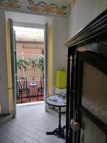 Quarto casal (Scheggia di Sole) | Roupas de cama premium, edredons de pluma, individualmente decorados