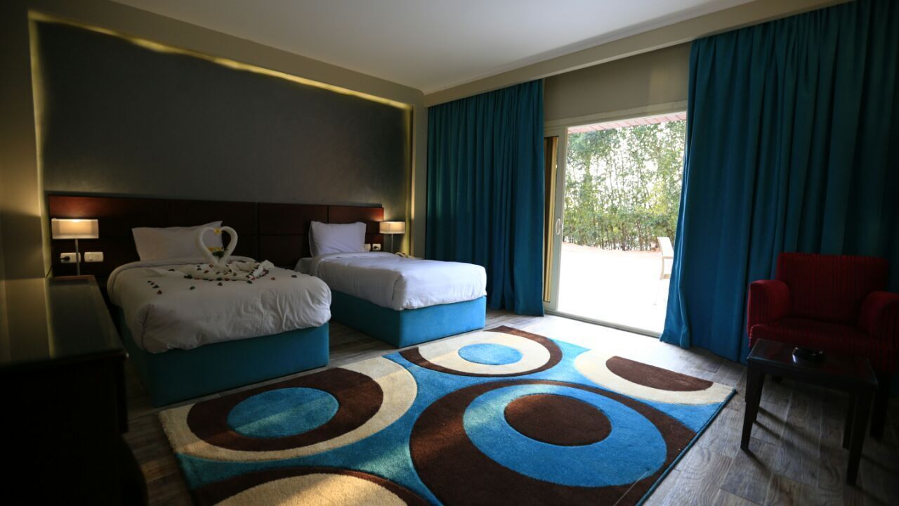 Quarto Twin Standard, vista para o jardim | Minibar grátis, com mobília individualizada, secretária 