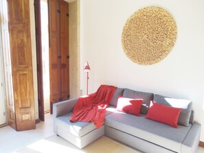 Apartamento, 1 quarto, varanda, Vista para a cidade (1) | Sala de estar | TV de ecrã plano 