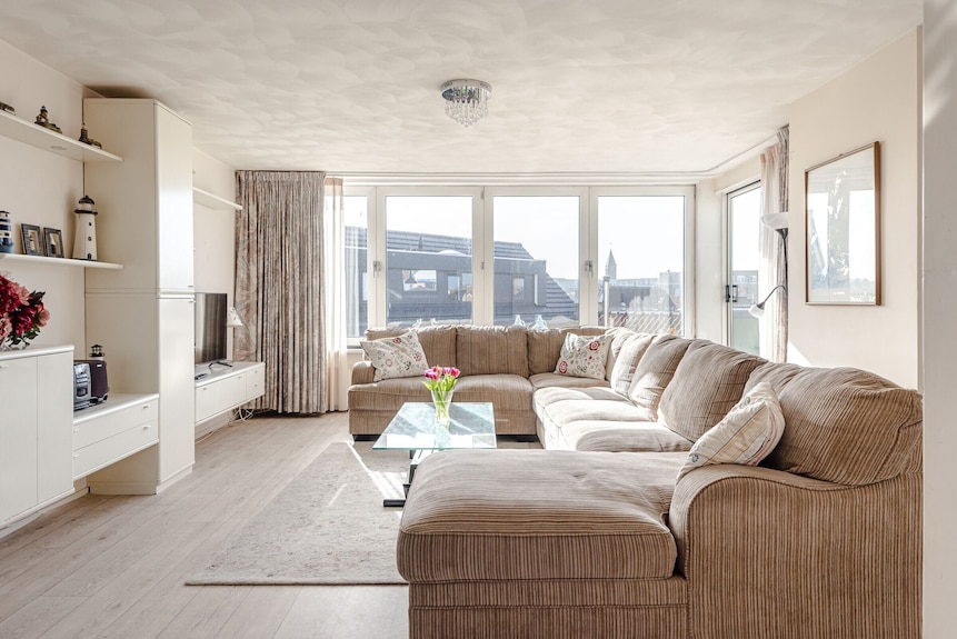 Sunny Spacious Apartment De Bijenkorf - Zandvoort