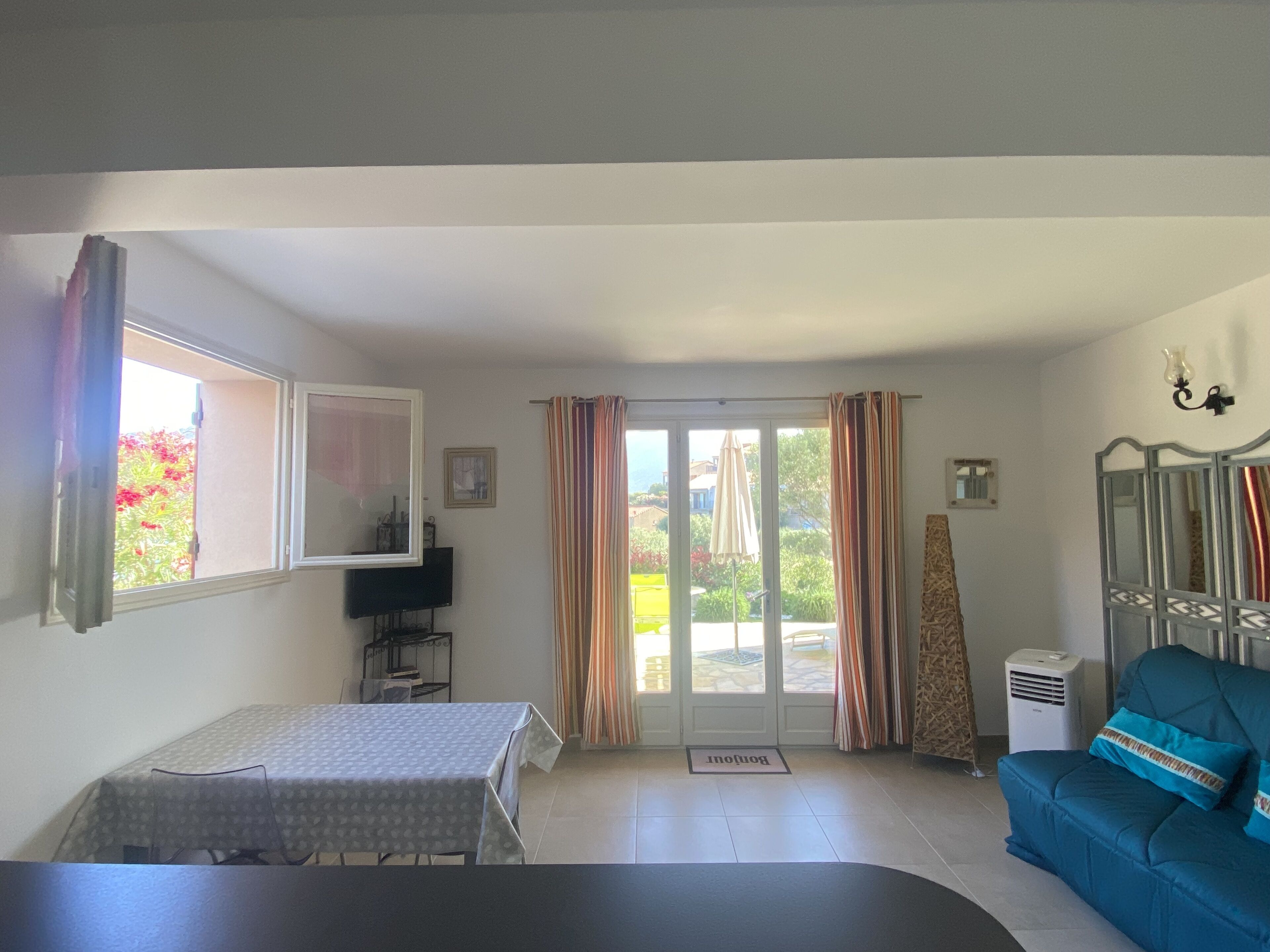 2 Pièces Dans Villa, Calme, Vue Mer, Proximité Plages Et Centre Ville - Propriano