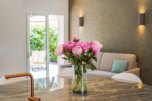 Apartamento de Luxo | Cozinha privada | Um frigorífico, um micro-ondas, uma cafeteira/bule 