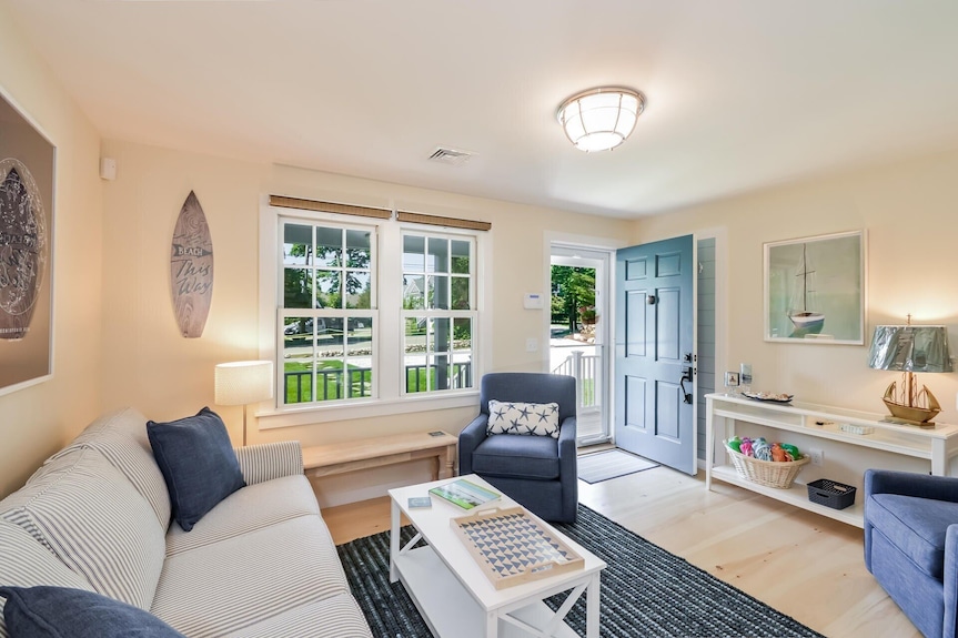 West Falmouth Cottage In The Heart Of This Historic Village. - Old Silver Beach, MA