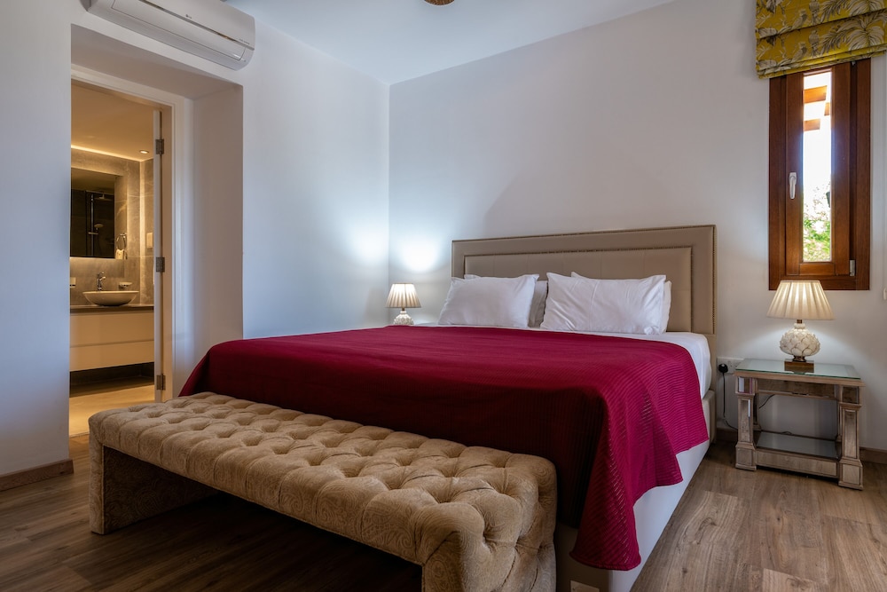 Stunning 3 Bedroom Villa 'Bz01' With Private Pool, Stunning Views, Communal Pool And Resort Facilities, Zephyros Village On Aphrodite Hills Re - Cyprus