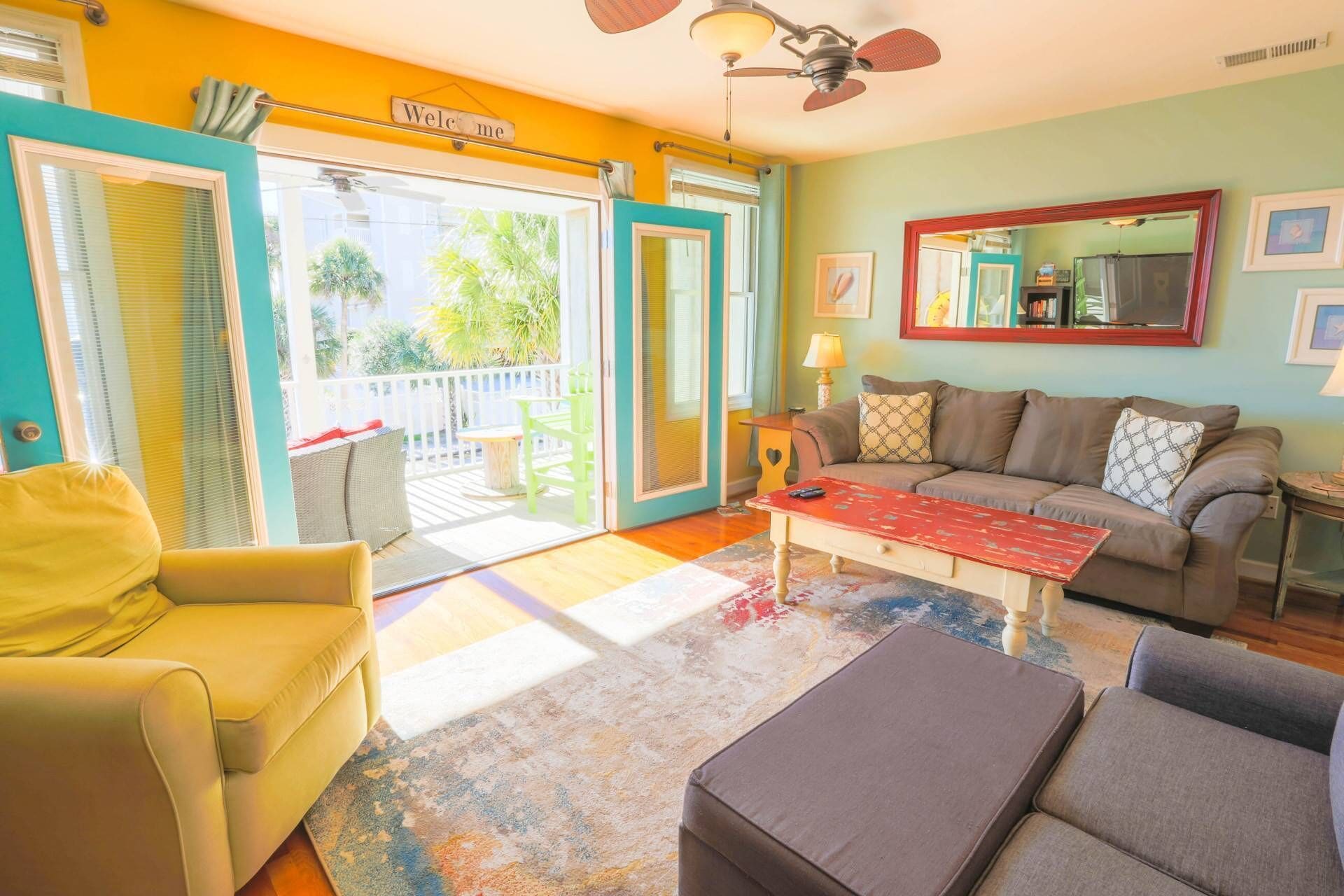 1 Min To Beach. Relax & Watch The Sunrise, Beach & Crashing Waves From Our Covered Balcony! - Folly Beach, SC