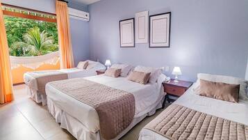 Minibar, cortinas/cortinados opacos, Wi-fi grátis