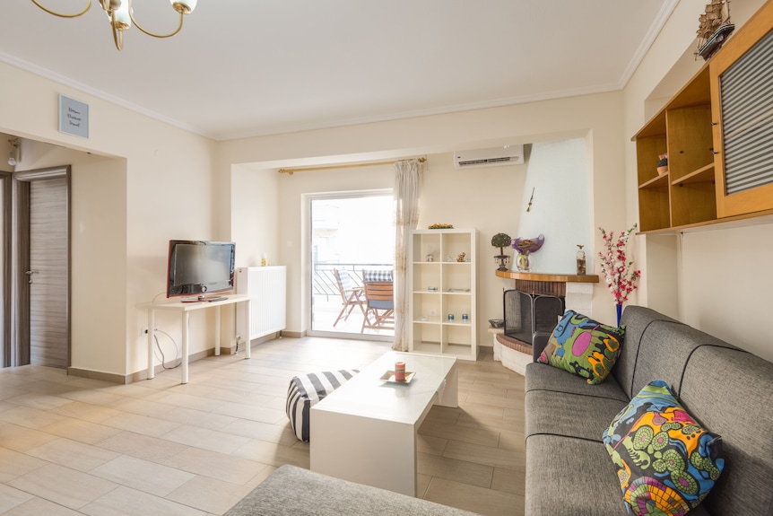 Big Modern Center Apartment, Balcony And Parking - Greece