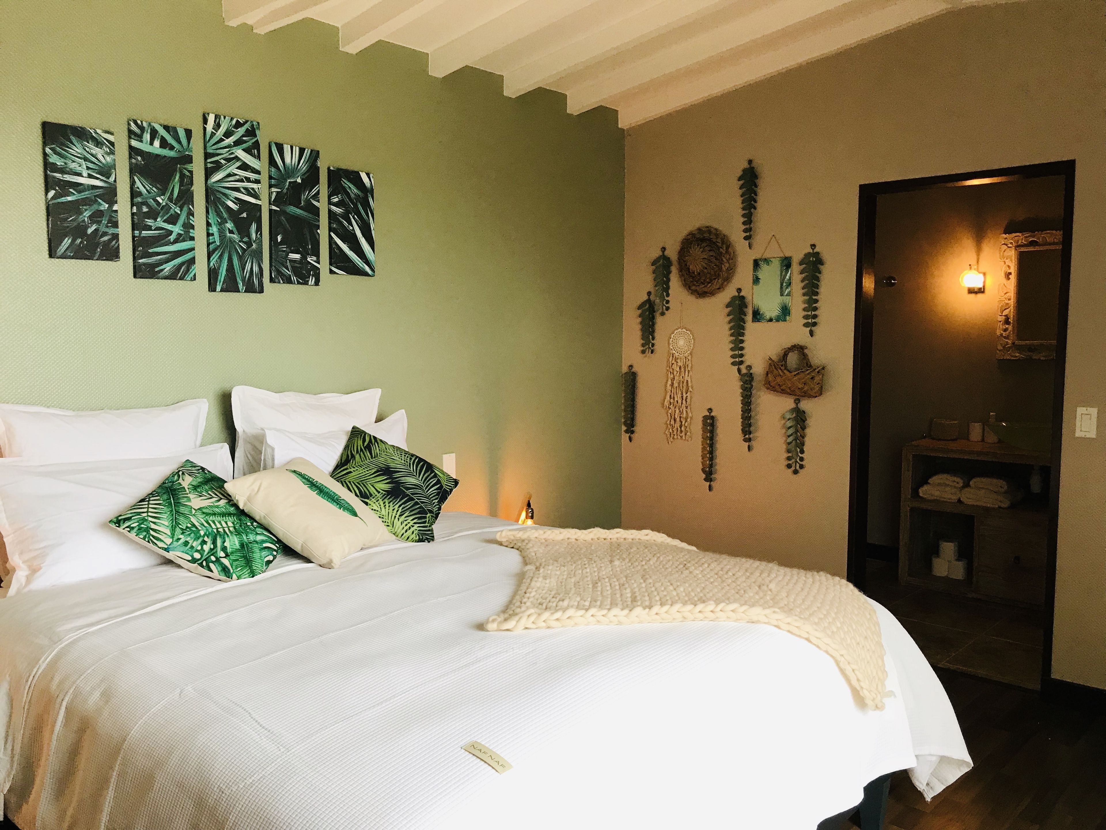 Quarto casal luxo, 1 cama King, vista para o mar, de frente para o mar | Individualmente decorados, individualmente mobiliados