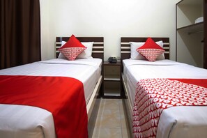 Quarto Twin Standard | Secretária, Wi-fi grátis, roupa de cama fornecida