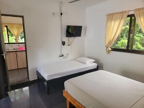 Apartamento básico, 1 quarto | Cozinha privada | Micro-ondas, cafeteira/chaleira, chaleira elétrica
