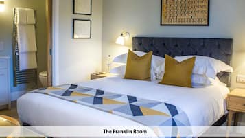 Quarto Standard | Com decoração personalizada, com mobília individualizada, secretária
