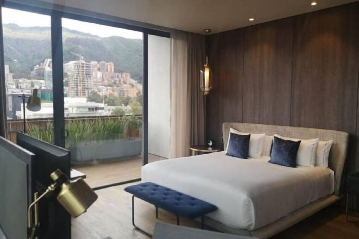 Roupas de cama premium, edredons de pluma, camas com colchões pillow-top