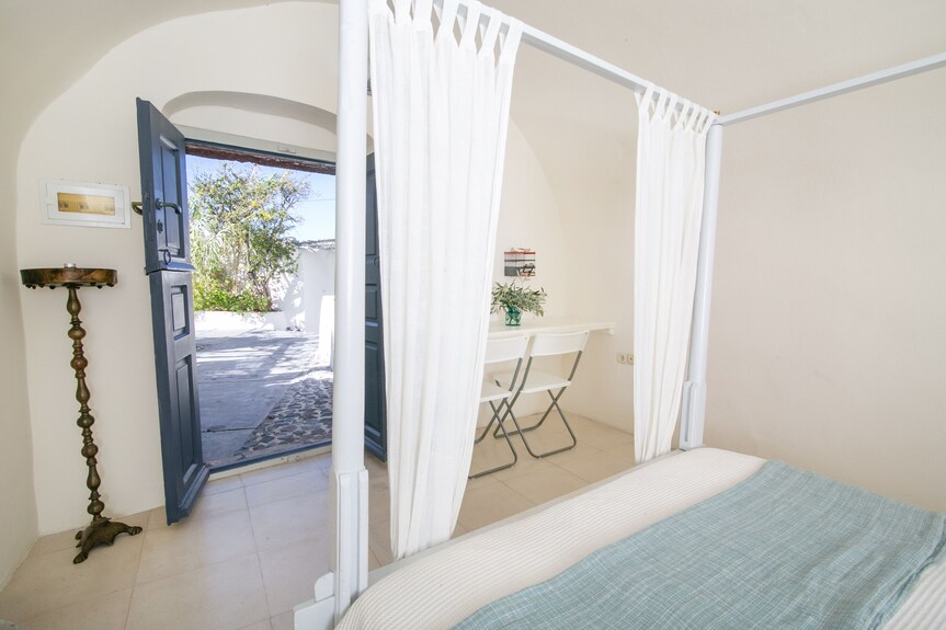 Het Huis Van De Zingende Vogels. Romantische Traditionele Studio Met Mooi Uitzicht Op Zee - Santorini