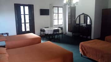 Ferro/tábua de engomar, Wi-fi grátis, roupa de cama fornecida
