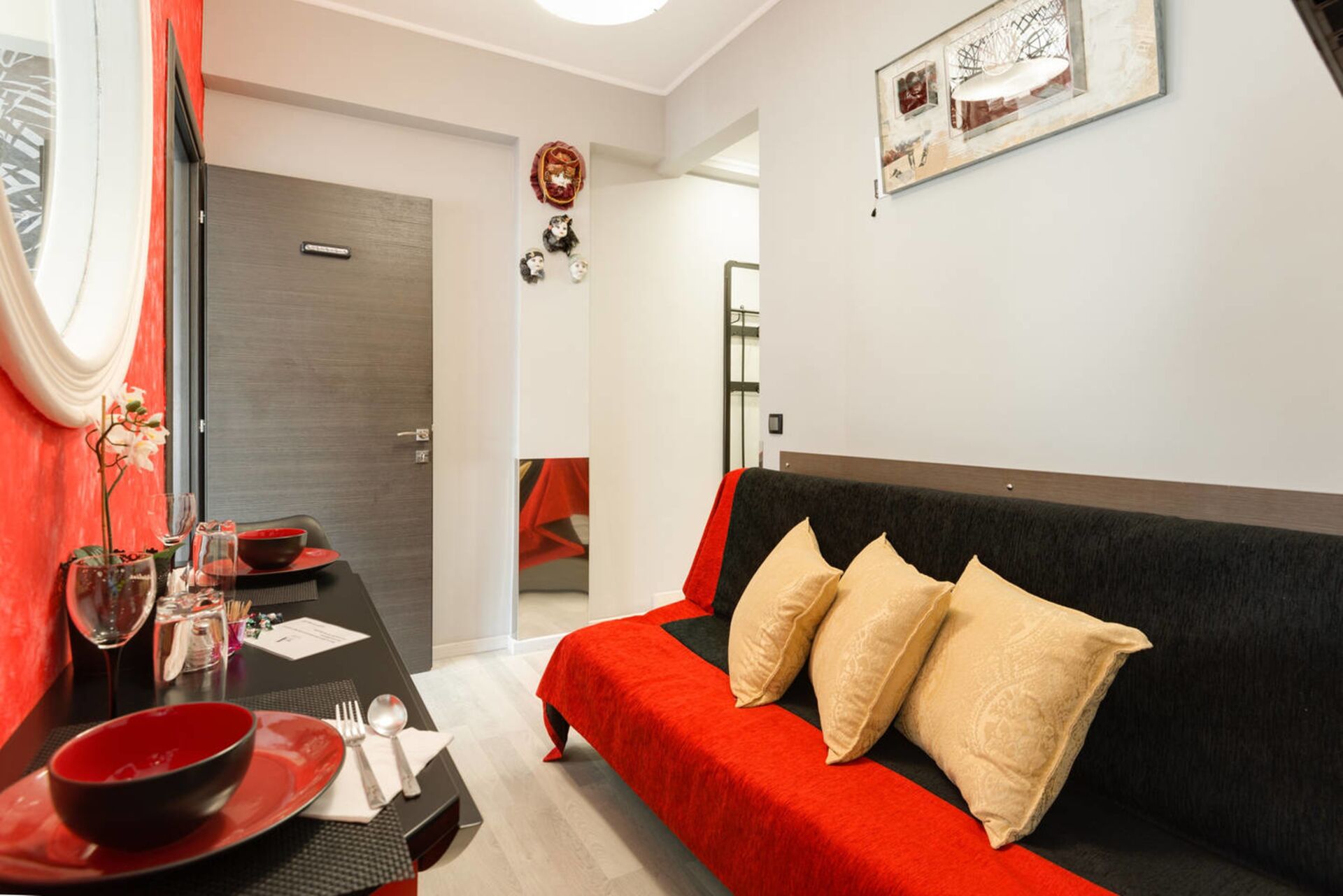 Central Luxury Mini Suite Julietjust Renovated - North Macedonia
