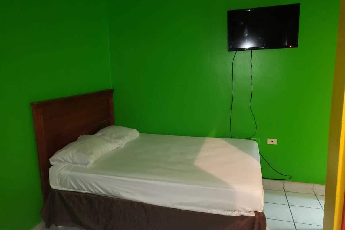 Quarto Duplo para 1 Pessoa, 1 cama de casal | Wi-fi grátis