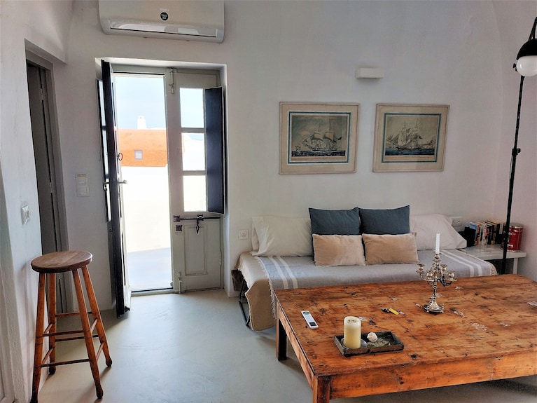 Wineryhouse And Two Guest Houses - Szantorini