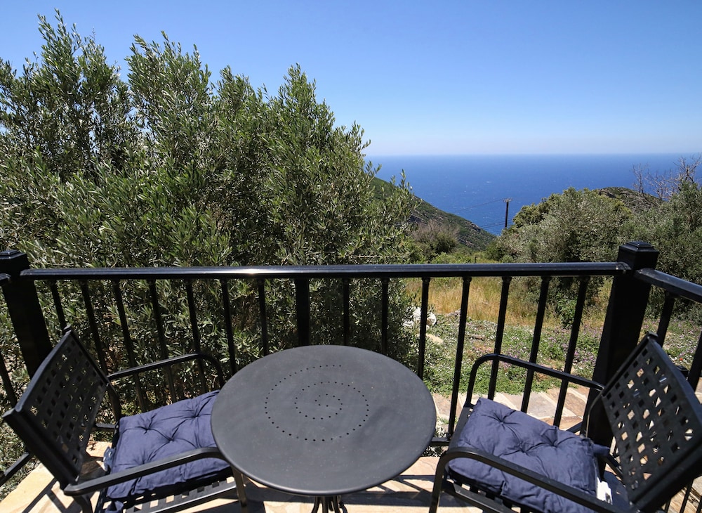 Moraitika Farmhouse - Greece