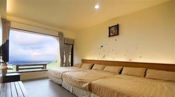 Secretária, cortinas/cortinados opacos, roupa de cama fornecida