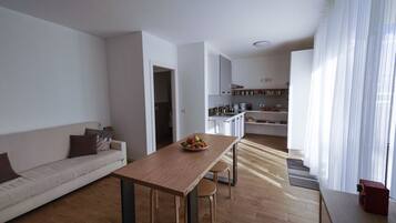 Apartamento, 2 quartos | Refeições no quarto