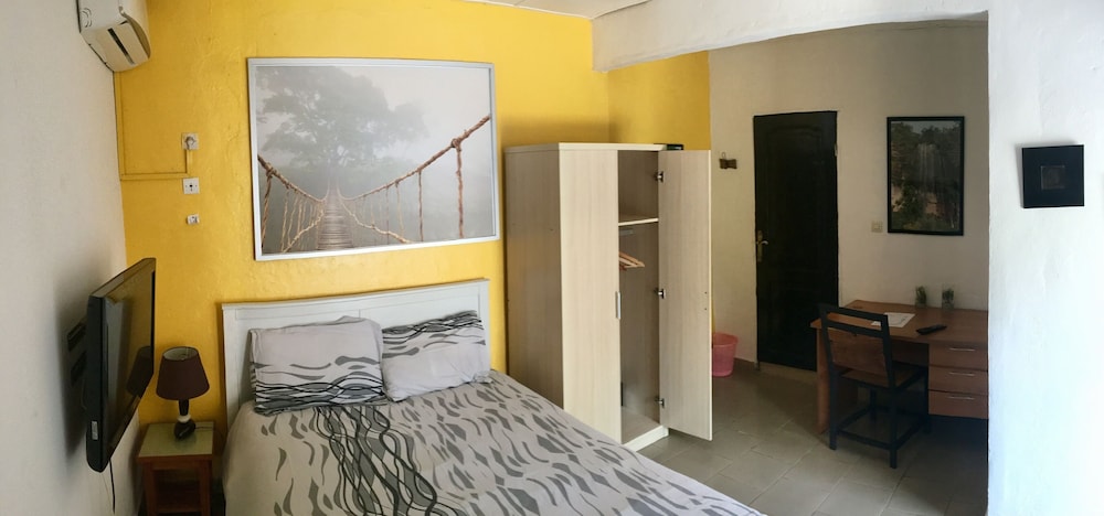 Charming Room In Our Guest House - Conakry