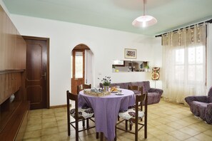 Apartamento, 2 quartos | Refeições no quarto