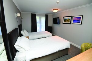 Quarto duplo | Escrivaninha, espaço de trabalho para notebook