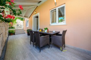 Casa luxo, vista para o jardim | Terraço/pátio